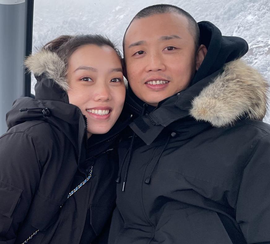 Intimate photo of Zhou Yan Gai with his wife and son - iNEWS