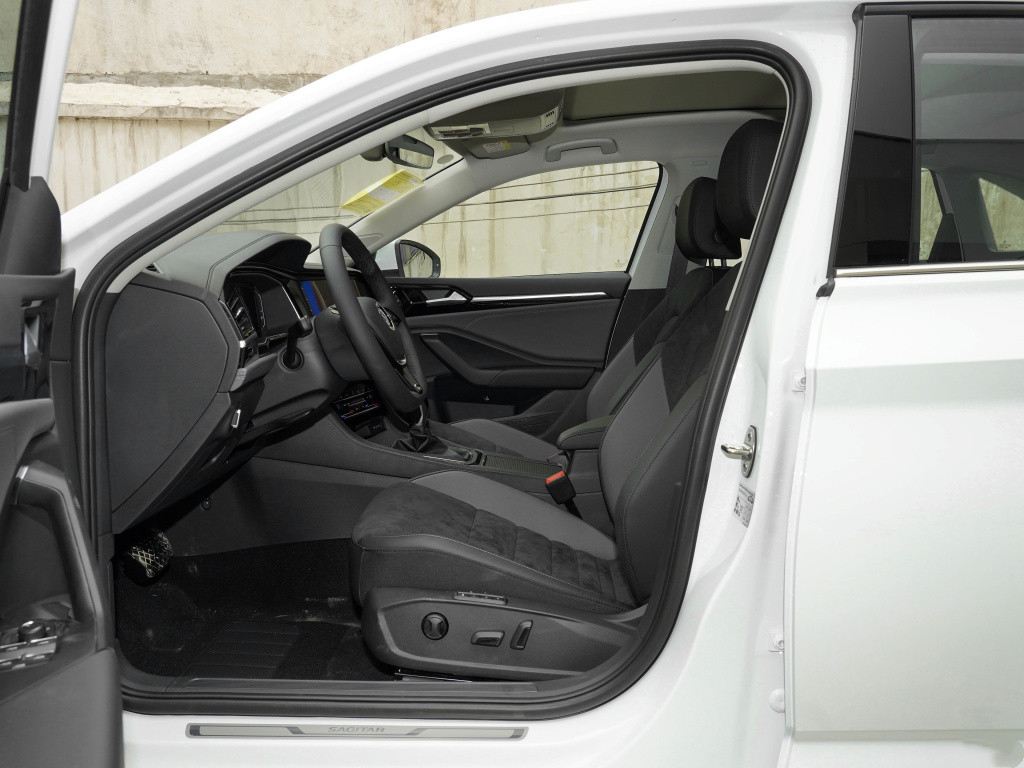 With large body space, LCD instrument panel and digital interior, can ...