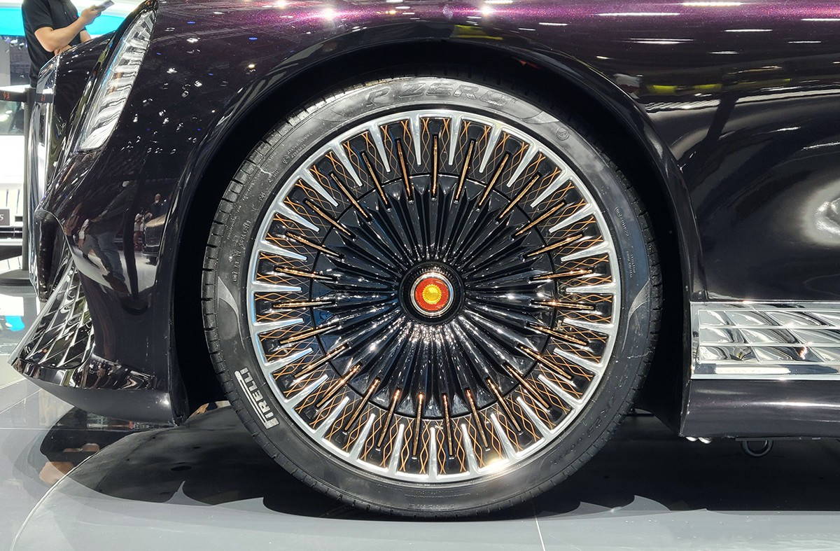 The new Hongqi L series unveiled, 1+2 seat layout, will restart the ...