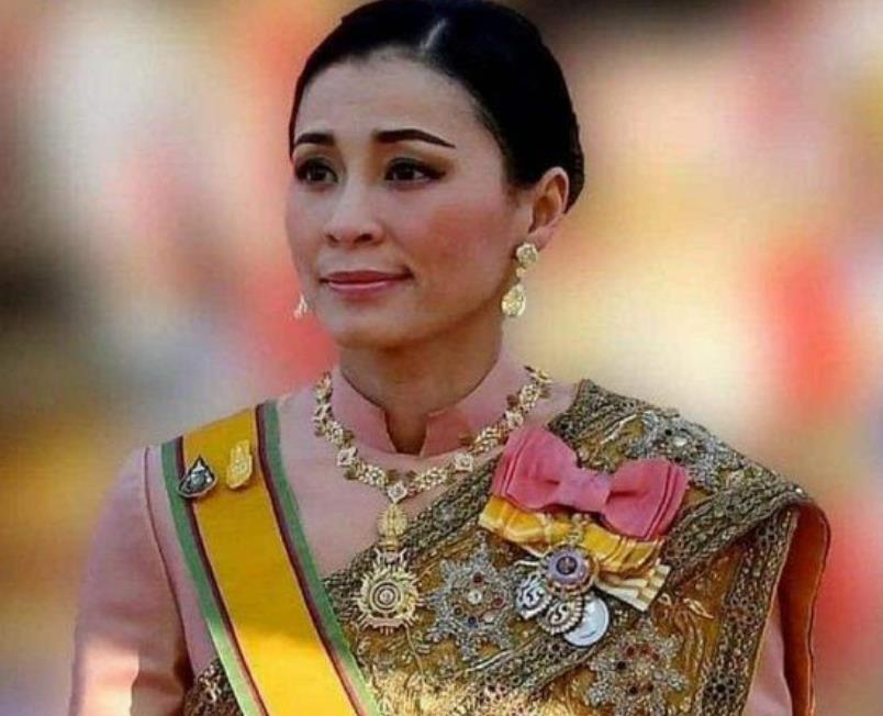 Sinina became the dark horse of the harem, defeated Suthida and took ...