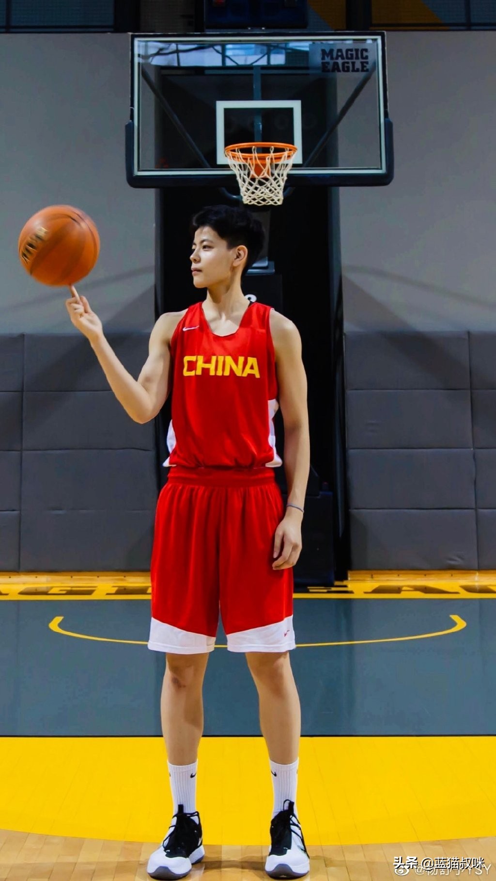 Chinese women's basketball team Yang Shuyu won the bronze medal and ...