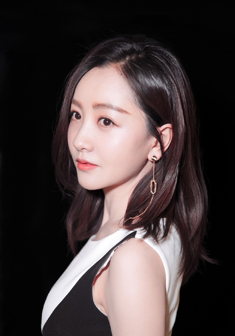 Yang Rong: Beautiful photos - iNEWS