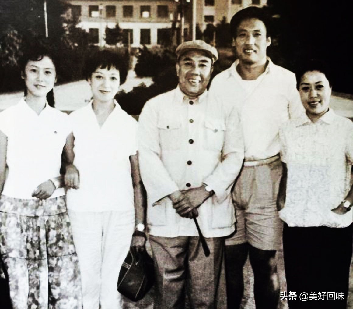 Haoliang and Qian Haoliang: The model play "The Story of the Red ...