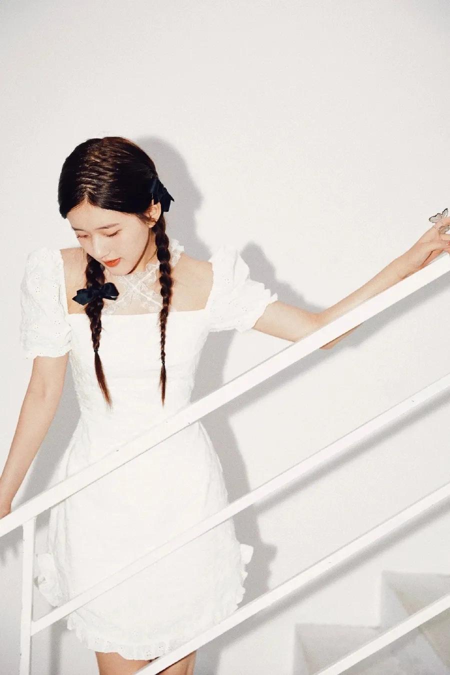 Beauty Photo Album (Li Qin, Zhao Lusi, Li Zhien) - iNEWS