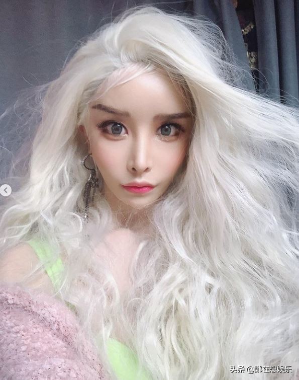 The first ever transgender Korean idol released the latest doll-like ...