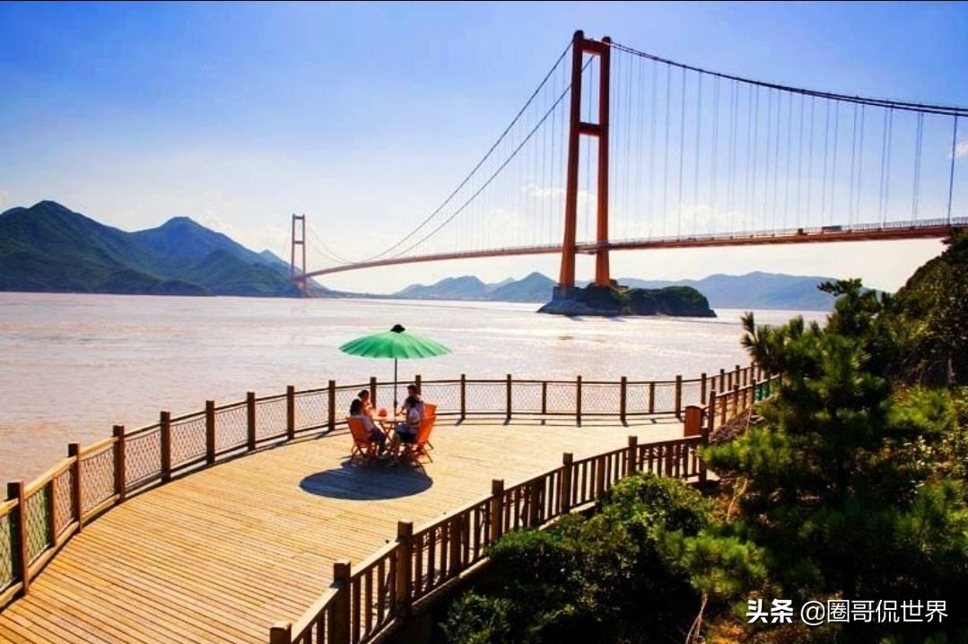 The magic of Putuoshan Island: a temple built a magnificent cross-sea ...