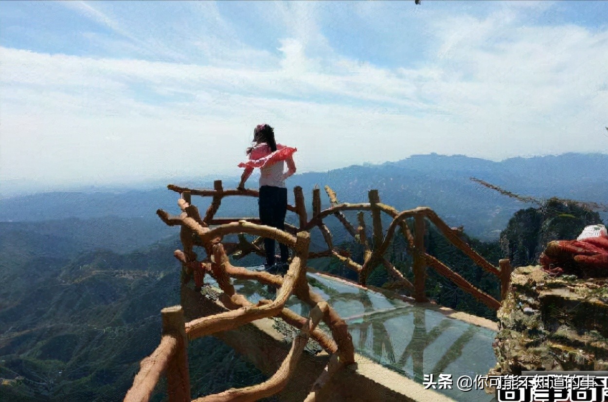 The world's largest, widest and tallest high-altitude glass plank road ...