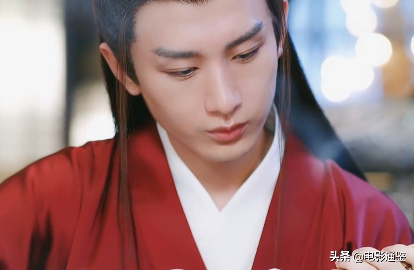 "The Song of You" warmed up after its star debut, Cheng Yi's silk red ...