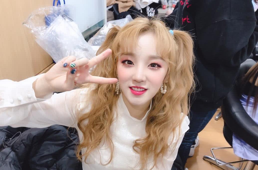 Entertainment Comments: Xiao Zhan, Yang Ying, Wu Lei, Cai Xukun, Song Yuqi, Ding Zhen - iNEWS