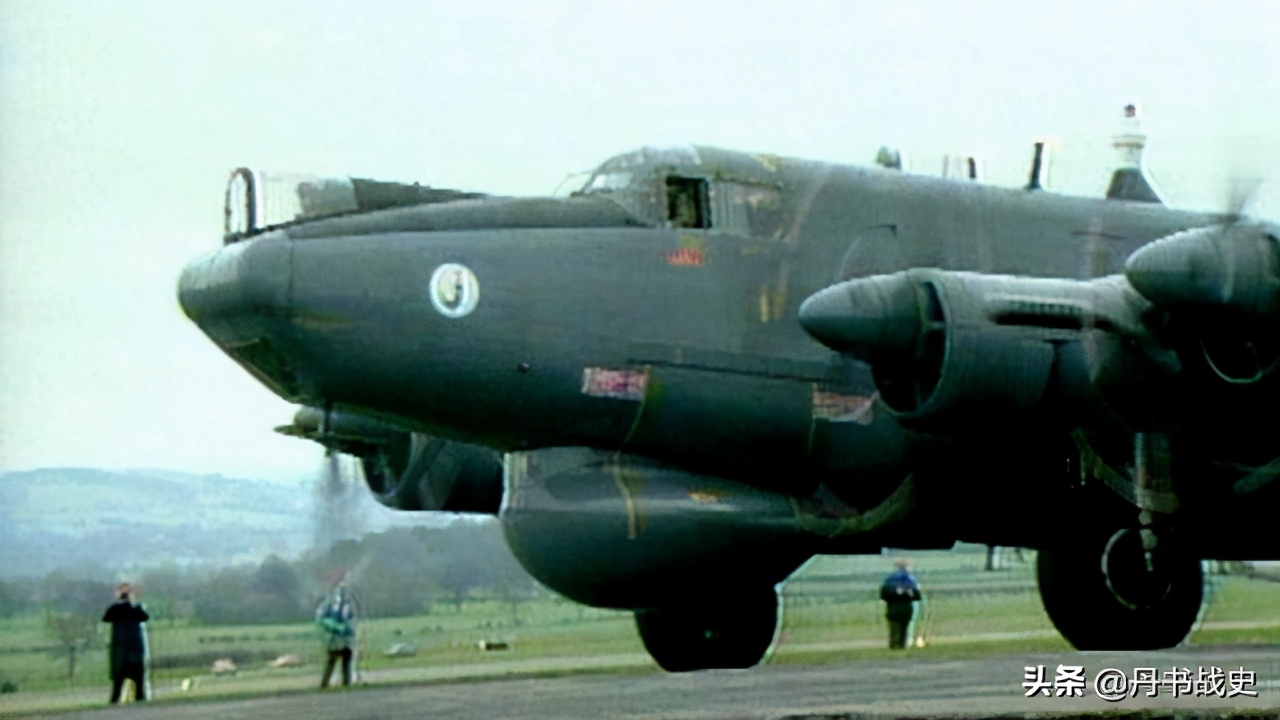 British Shackleton maritime patrol aircraft, a submarine hunter ...