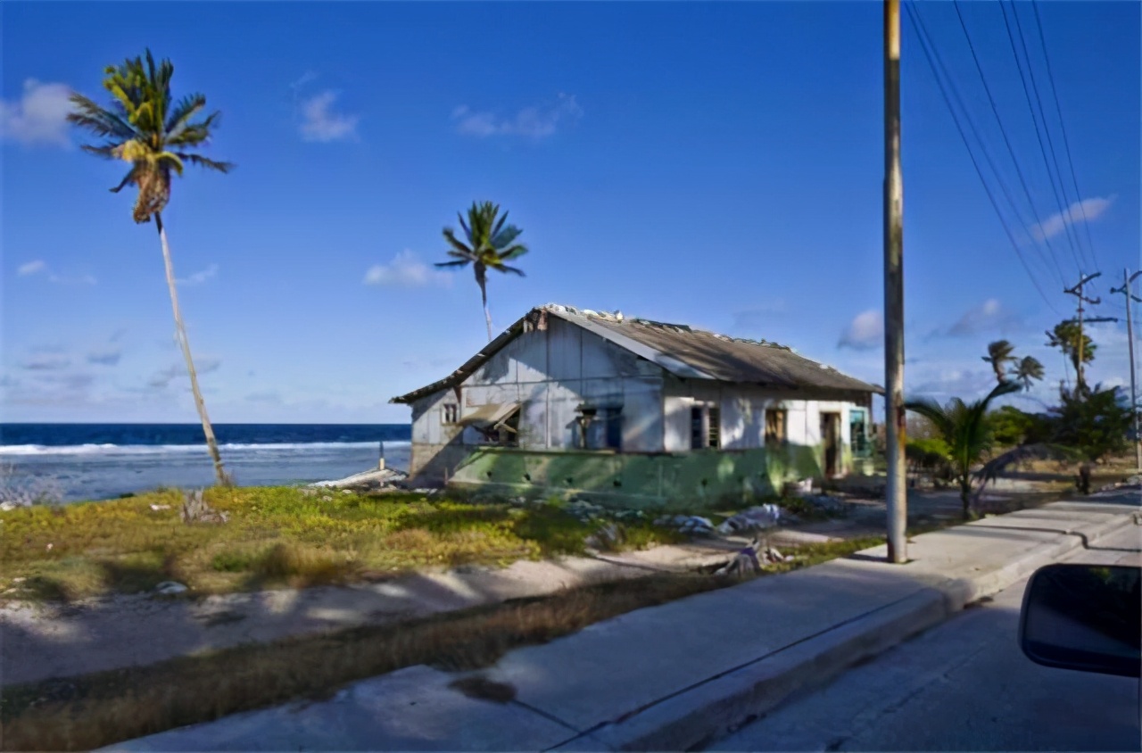 How did Nauru squander from being the world's first country in per ...