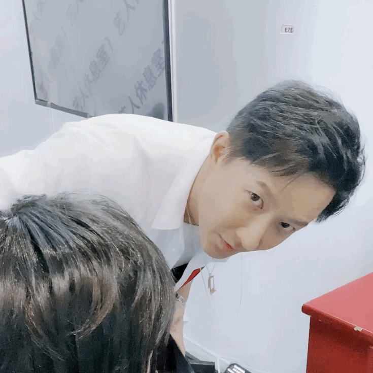 "Northern Ruins" Han Geng changed his hair style and turned his back, short hair is yyds!It ...