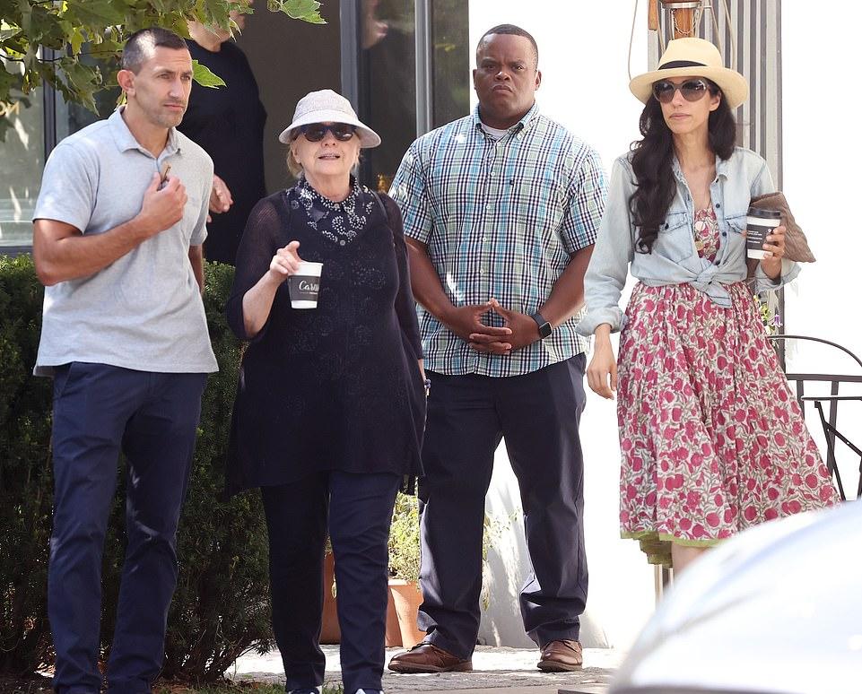 73-year-old Hilary weighs almost 180 pounds?Bodyguards followed while ...