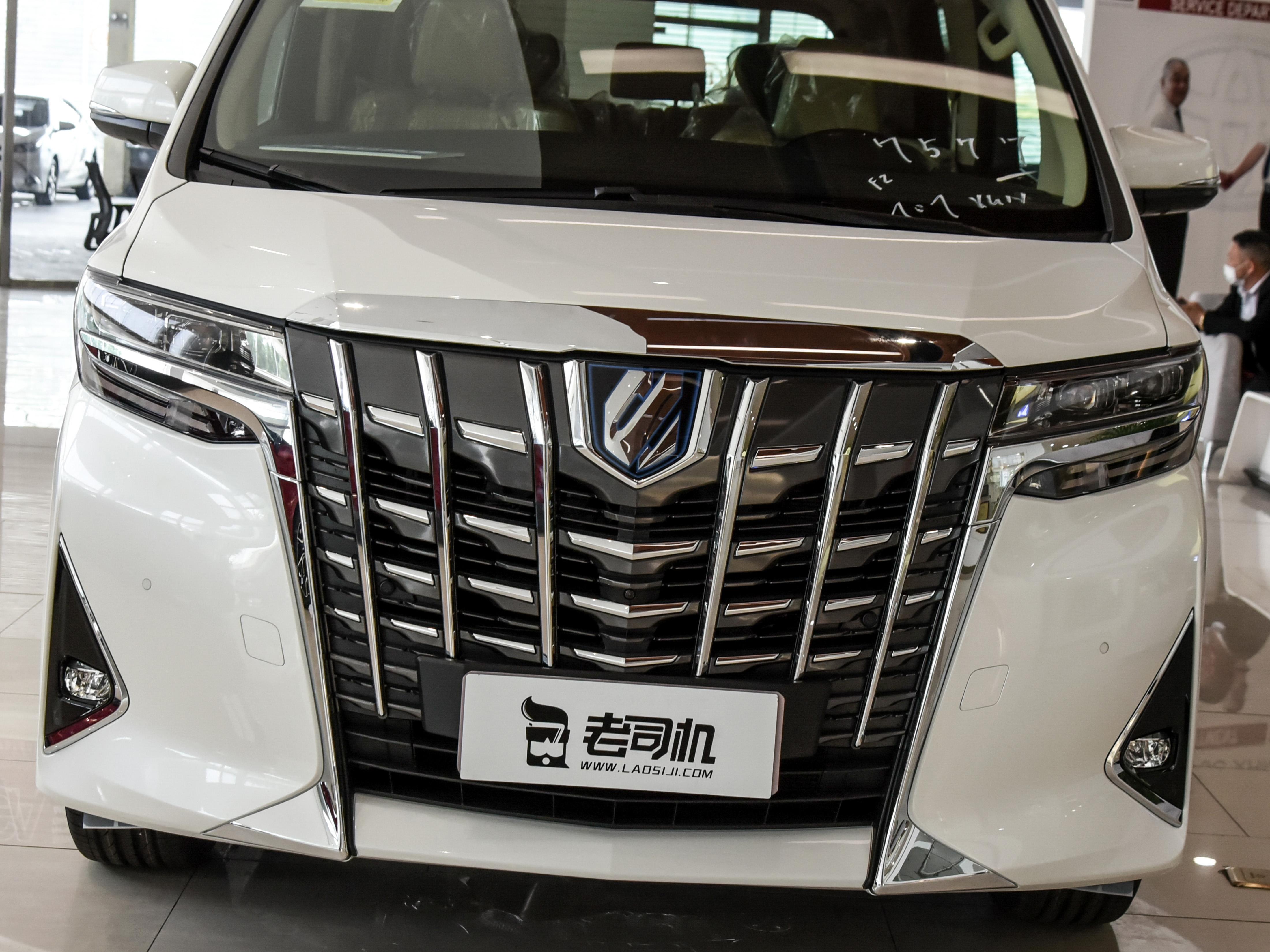 High-end large 7-seater MPV, super 1.9 meters, 4WD 7.1L fuel ...