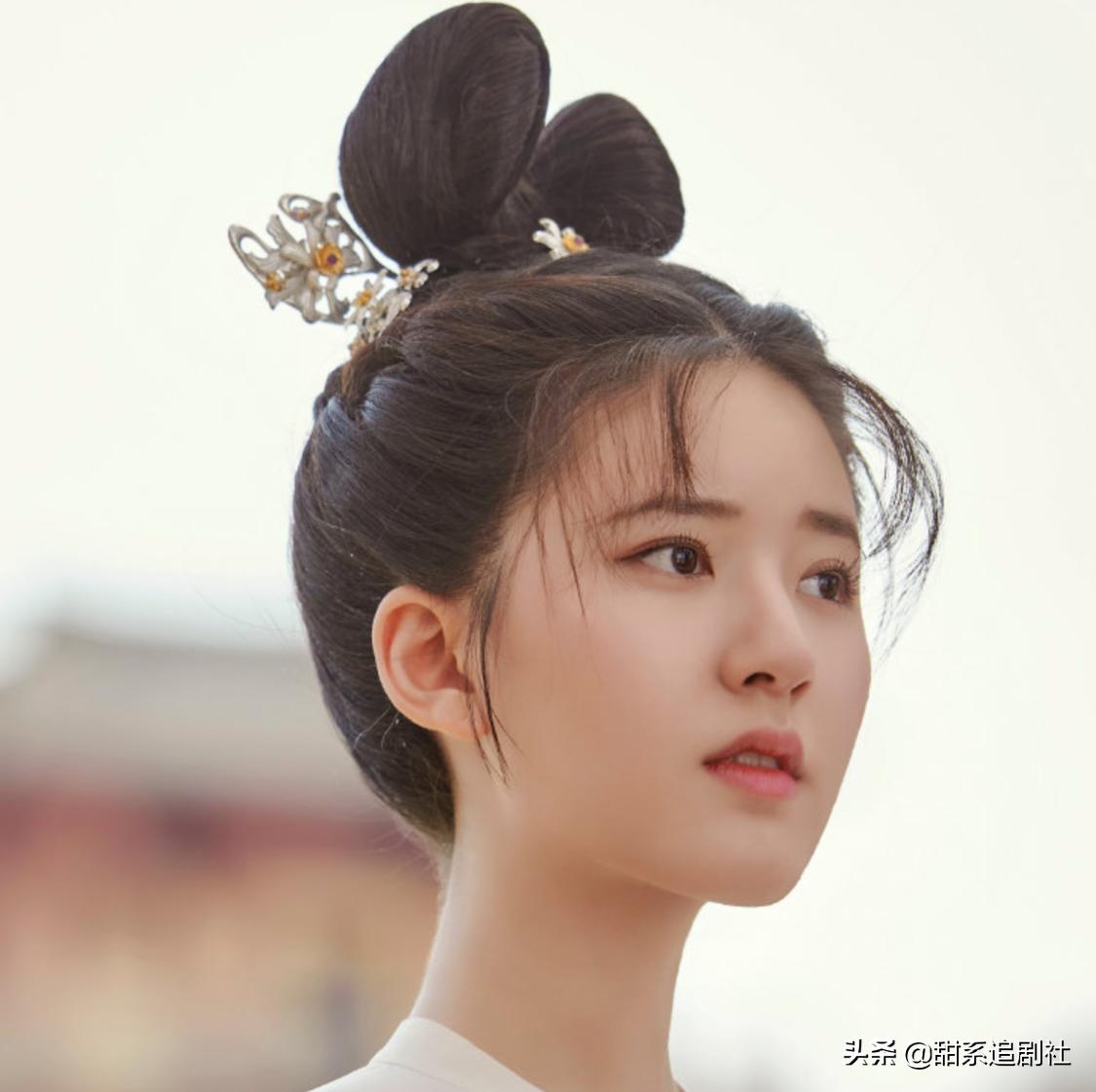 "Long Song Xing": Why is Zhao Lusi's popularity soaring?Li Leyan did ...