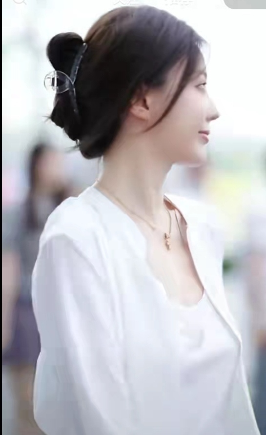 The most beautiful modern street shot Liu Qin - iNEWS