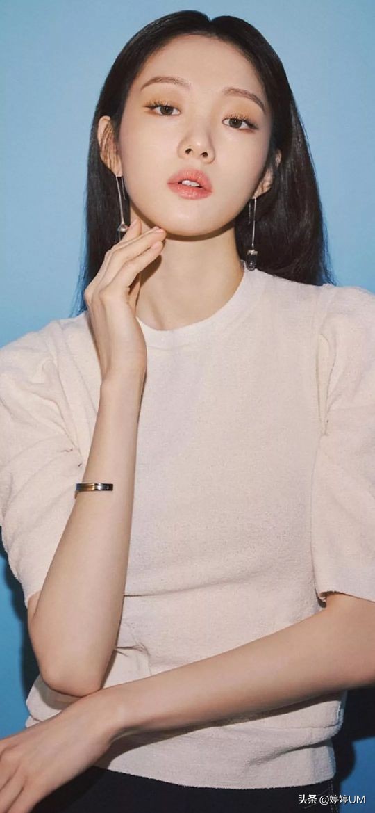 South Korean leg spirit Li Jingwen, the heroine in "Weightlifting Fairy ...