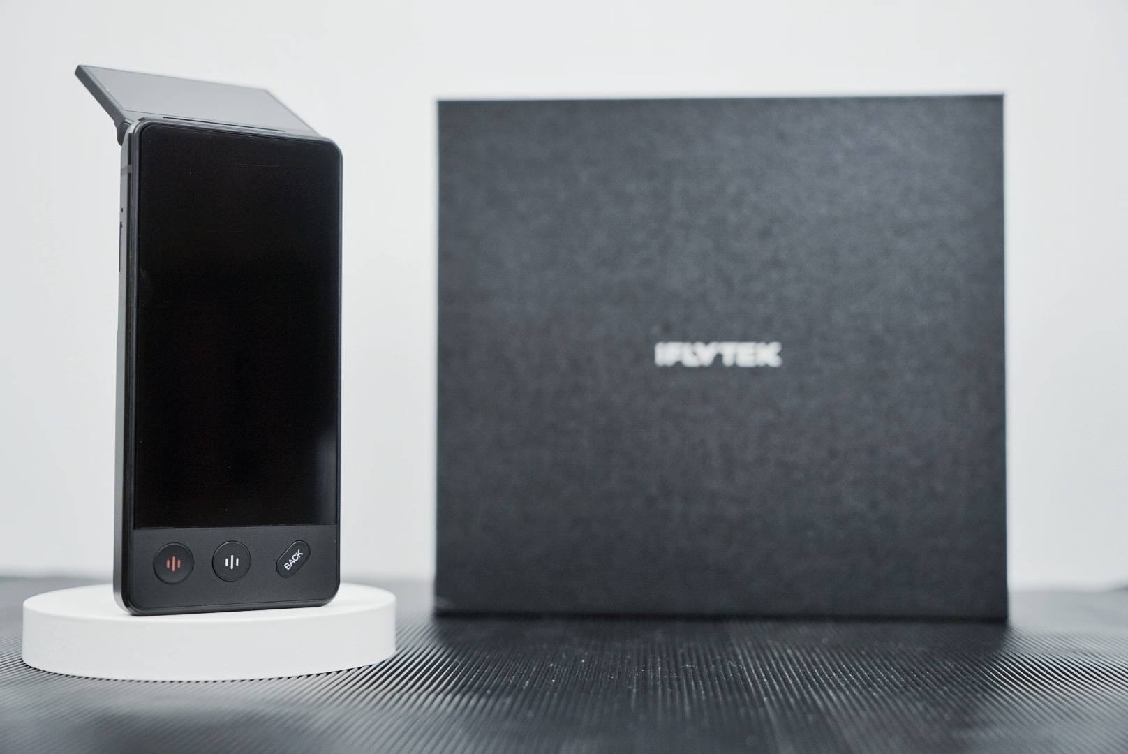 Communication knows no borders, iFLYTEK's dual-screen translator is ...