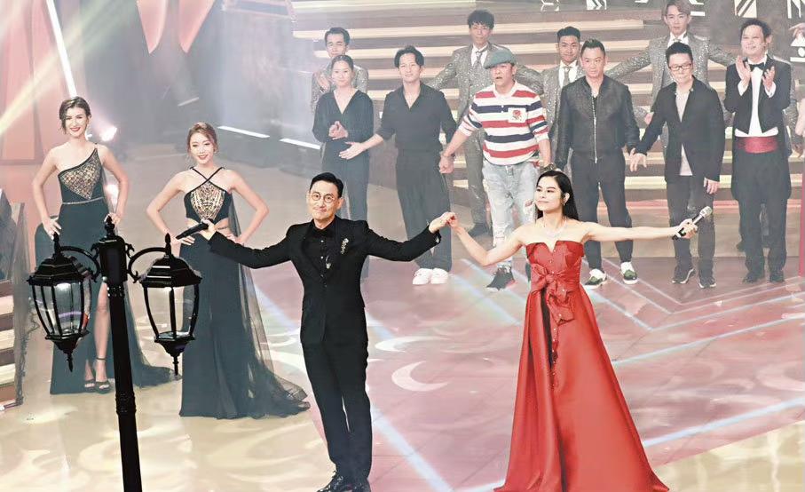 Sister Hong Kong 2021!Host Ding Zilang, Zhou Jialuo is full of looks, reproduces the classic ...