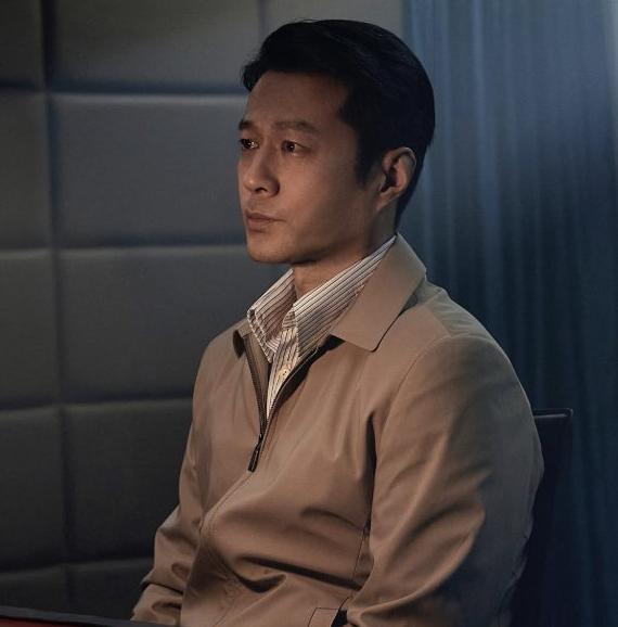 Dong Yao, who walked through the back door and entered the group to ...