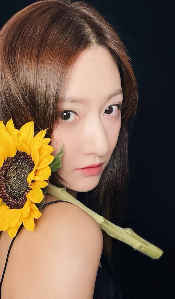 Treasure girl!He confessed in the backlight, full of aura, "old actor ...