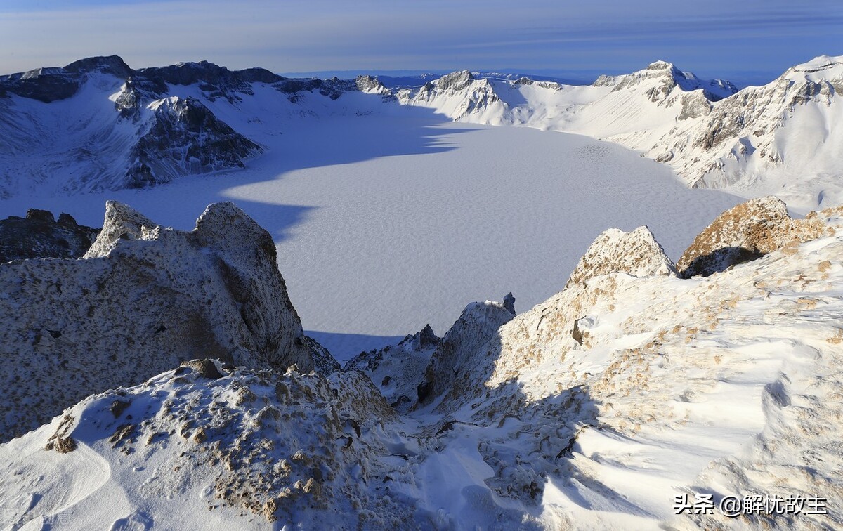 The Tianchi in Changbai Mountain cannot be reached by fish without a source of water. Where do ...