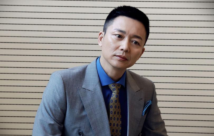 Sun Honglei and Liu Yijun acted as the policeman, Jiang Shuying and ...