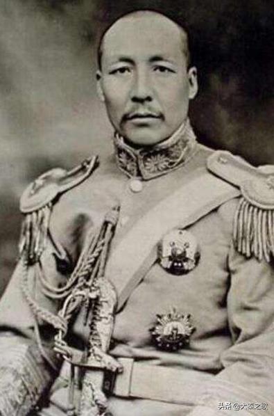 Shi Jianqiao, a talented girl with little feet, taught herself how to ...