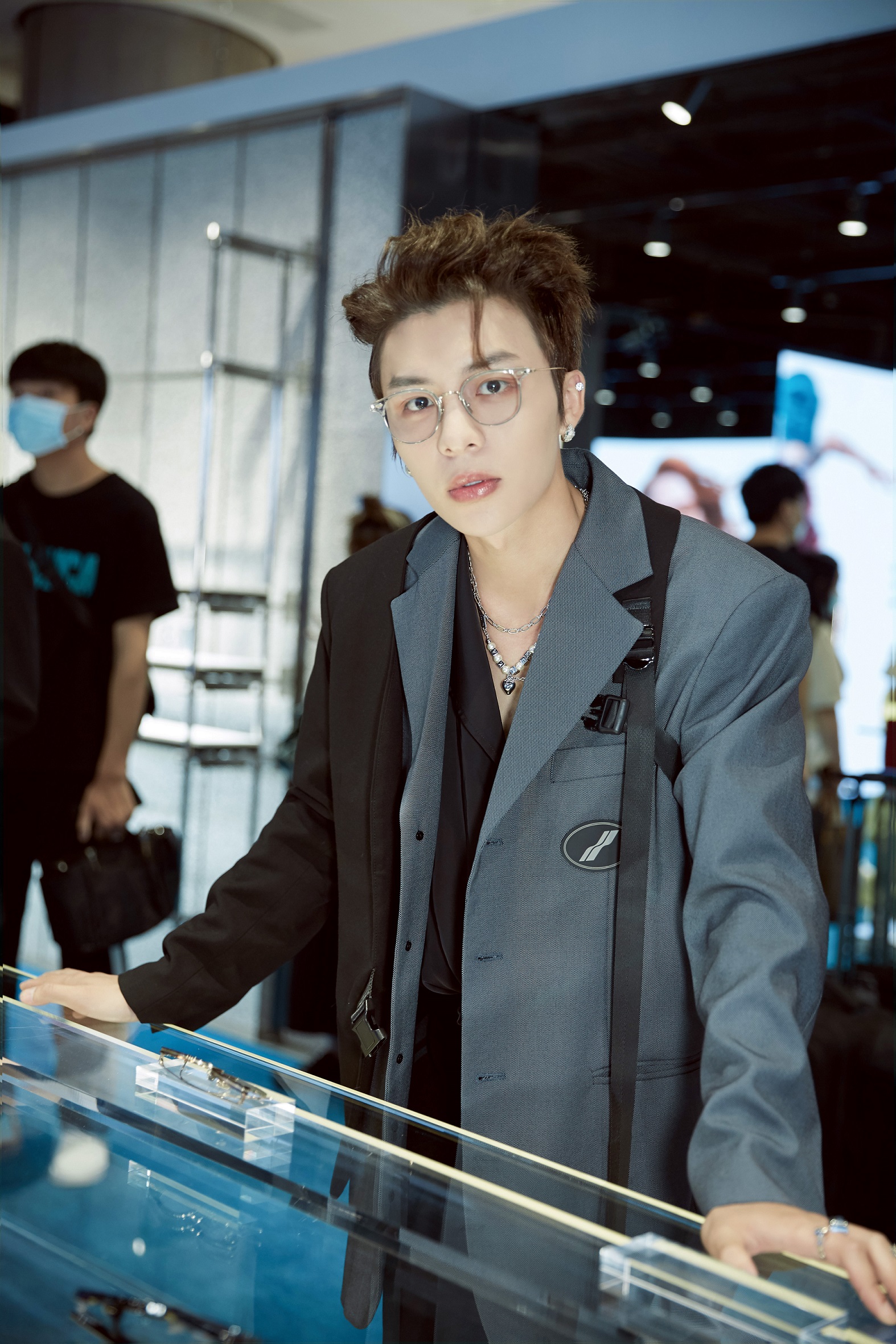 Yu Yanlong appeared in Gentle Monster event splicing suit gentleman ...