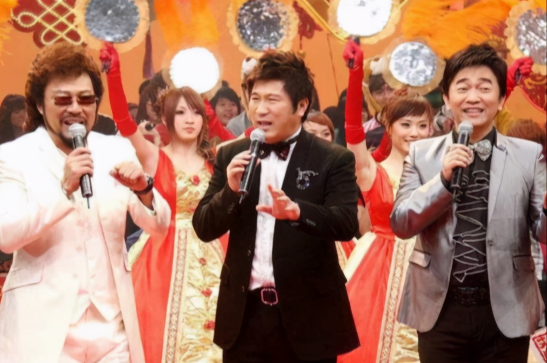 Hugua and his ex-wife are rarely in the same frame. They will still ...