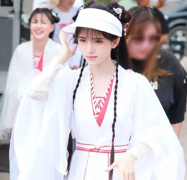 Ju Jingyi's new play "Hua Rong" starts, and it's time to test "Ju Xue ...