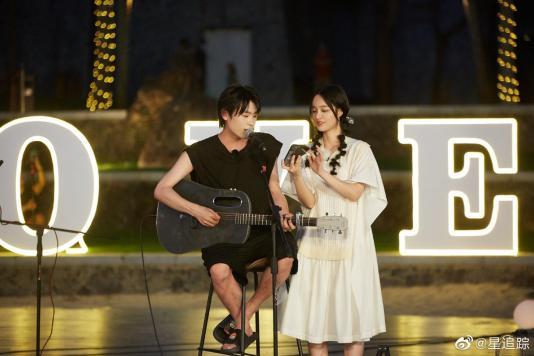 Li Sha loves Lao Fan the whole world knows, Lao Fan loves Li Sha only Li Sha knows - iNEWS