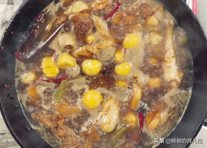 The chestnut braised chicken is too delicious, it is delicious and soft ...