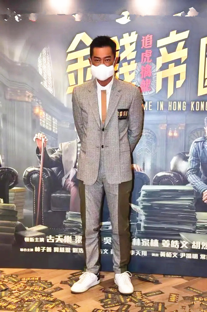 The 50-year-old Gu Tianle platform is the highlight of wearing a suit ...