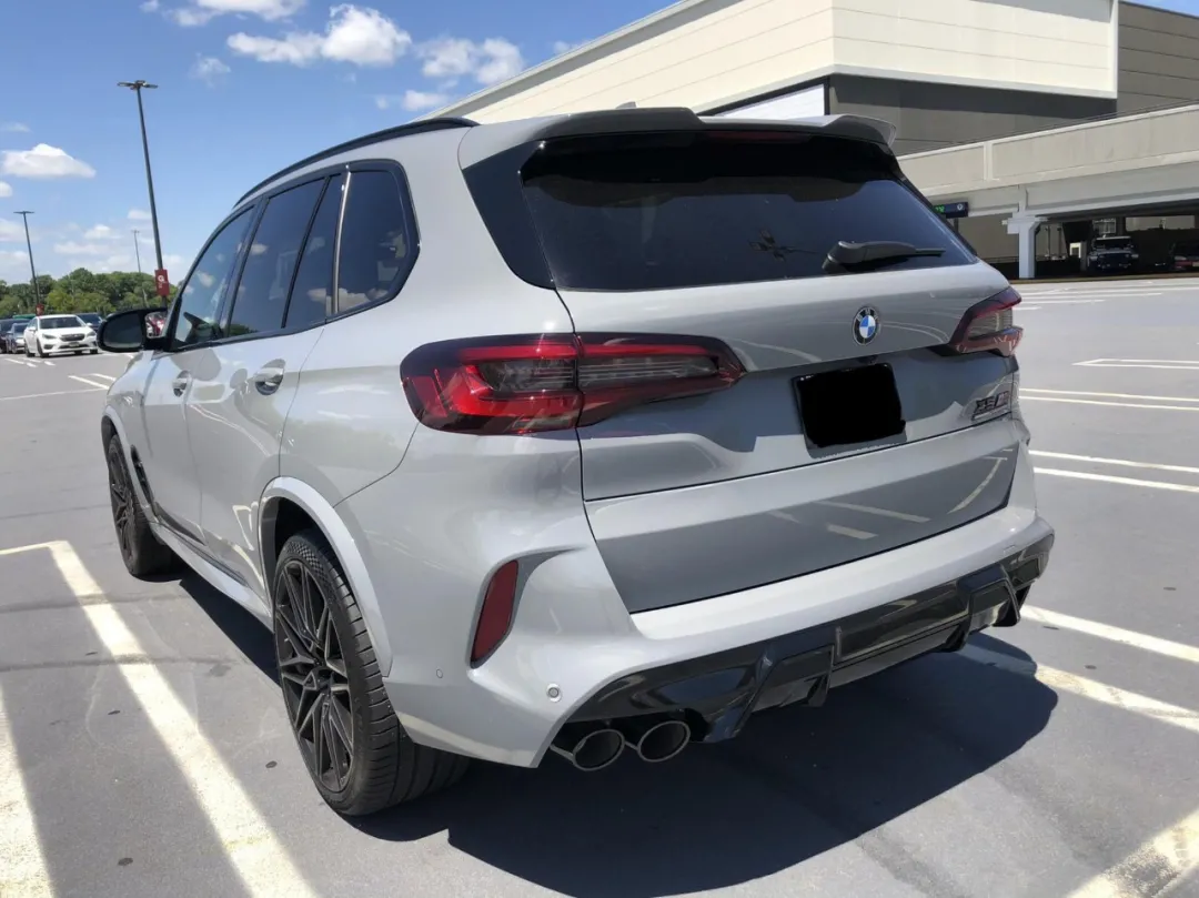 Cement gray X5M Thunder Edition, it really looks good with any paint on ...