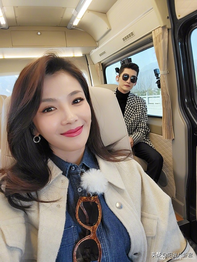 "Wife 5" exclusive group photo, 42-year-old Liu Tao and Qin Hailu, look ...