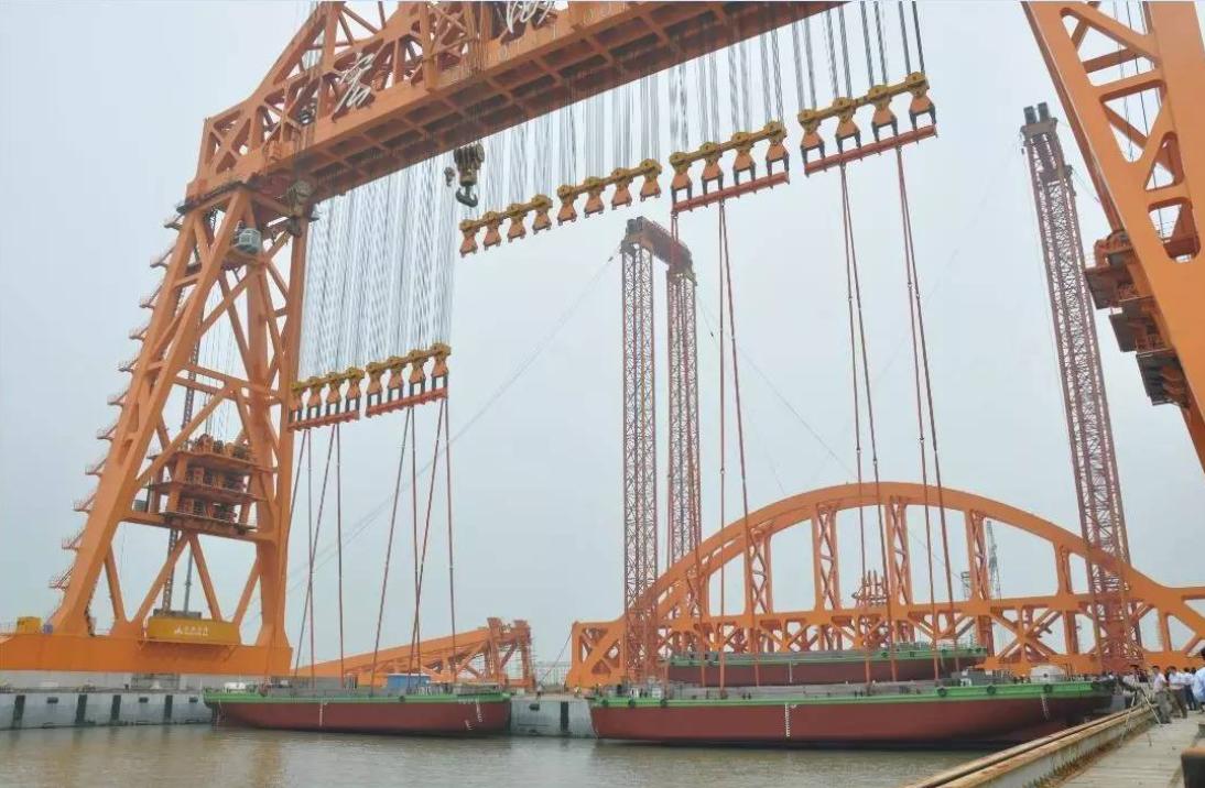 Hercules in the lifting world!Can lift 400 train cars, Chinese gantry ...