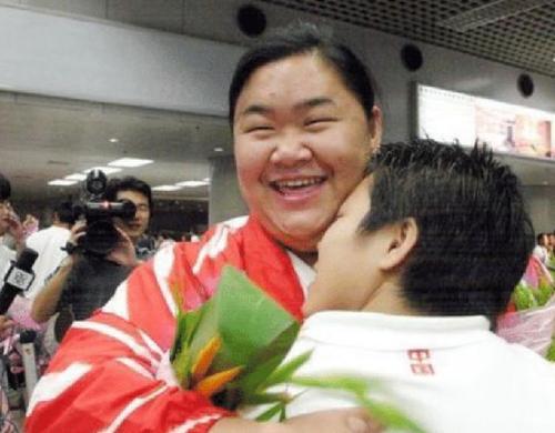 Sports hero Tang Gonghong: 182.5 kg shocked the sky, bleeding after ...