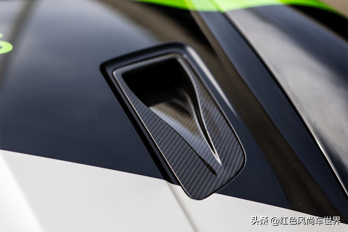 The visual performance is fully upgraded. Porsche 911 GT3 RS gets a ...