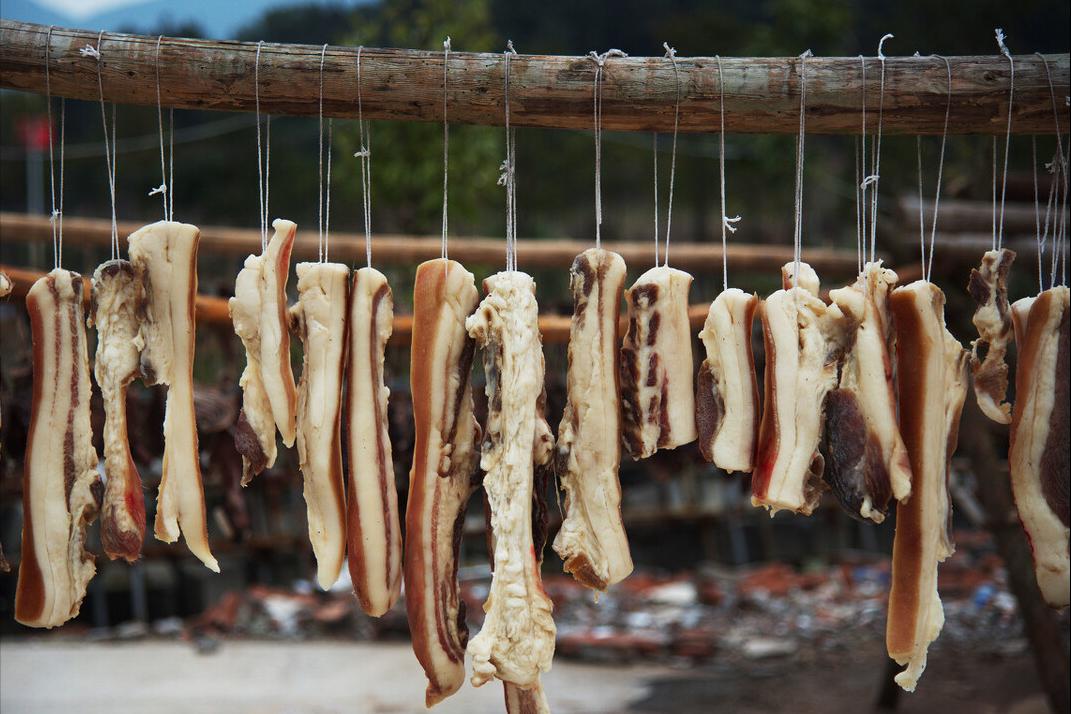 When curing bacon, don't just add salt to it. Remember 3 tips. The ...