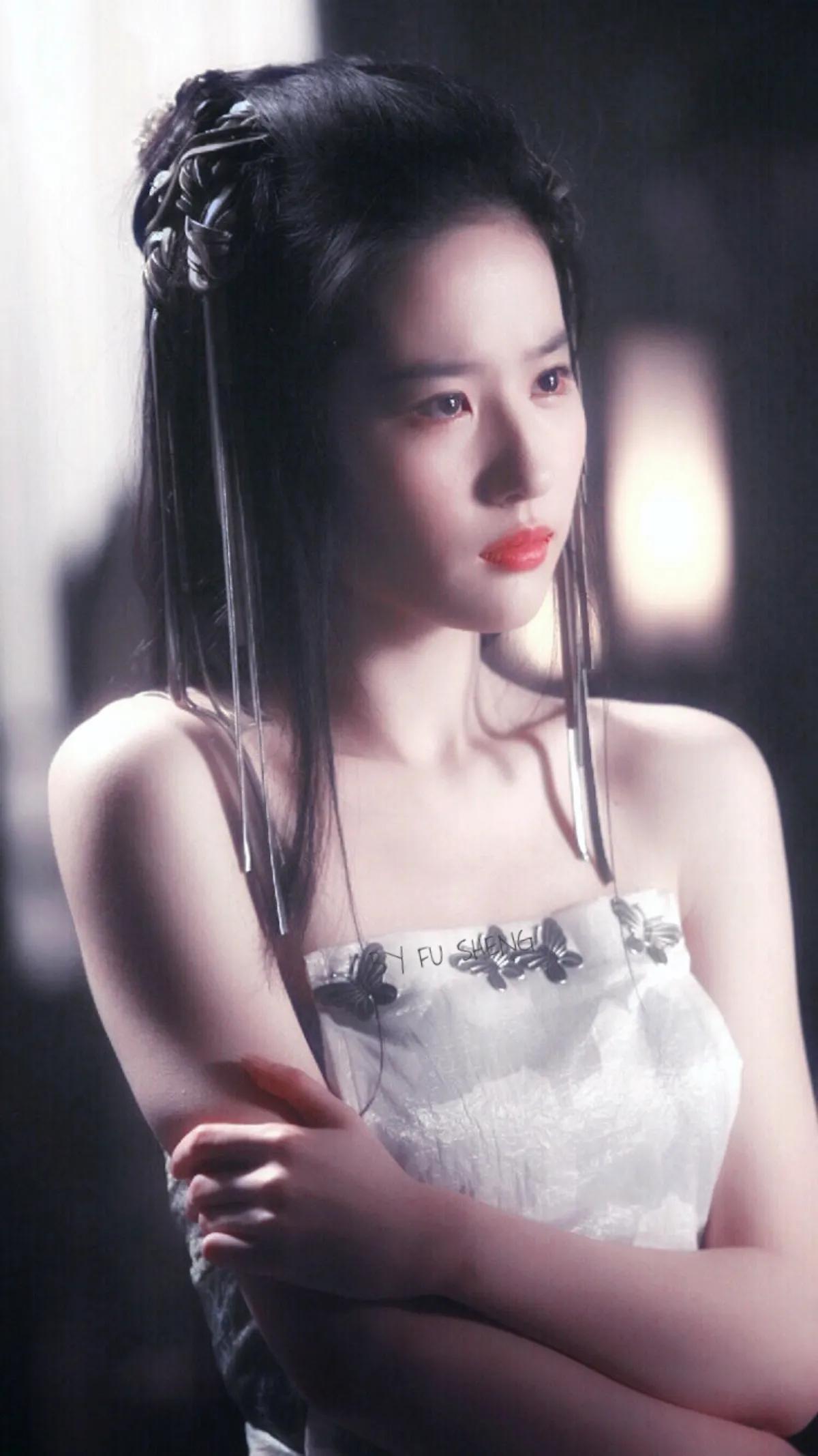 She is the most aura of the little dragon girl, she is the dream lover ...