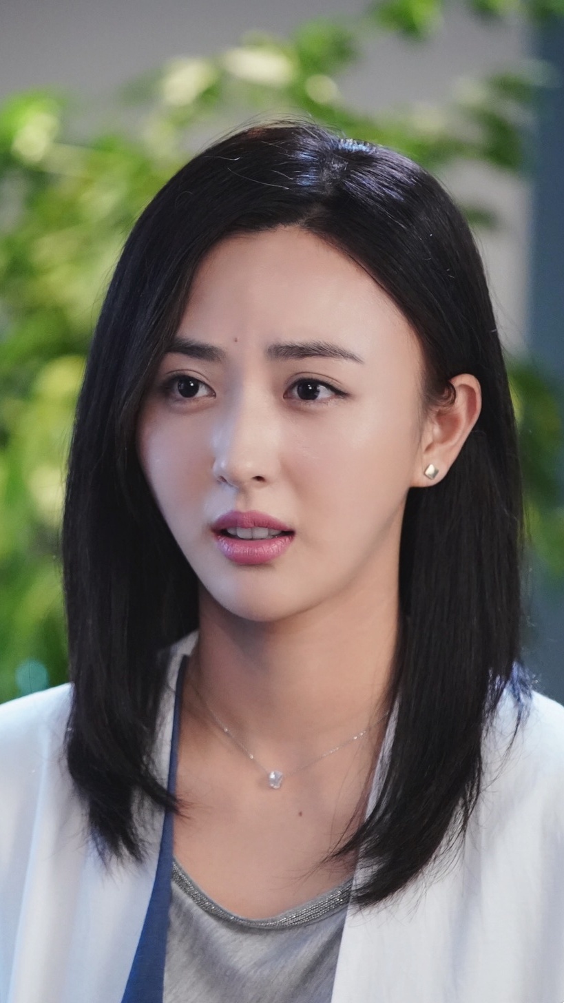 Xu Xiaosa wears elegant and fashionable everyday clothes. Which works ...