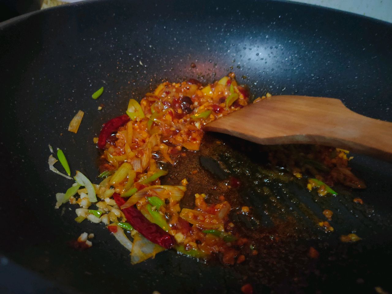Appetizing small stir-fry: dry pot Chiba tofu, spicy and salty, soft ...