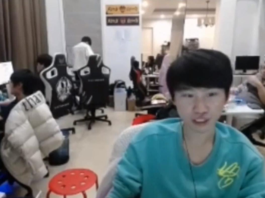 Doinb responded that he earned 1548W in one year, because he didn't go to the World ...