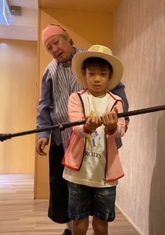 Sammo Hung's recent photos are rarely exposed, his body is so thin that ...