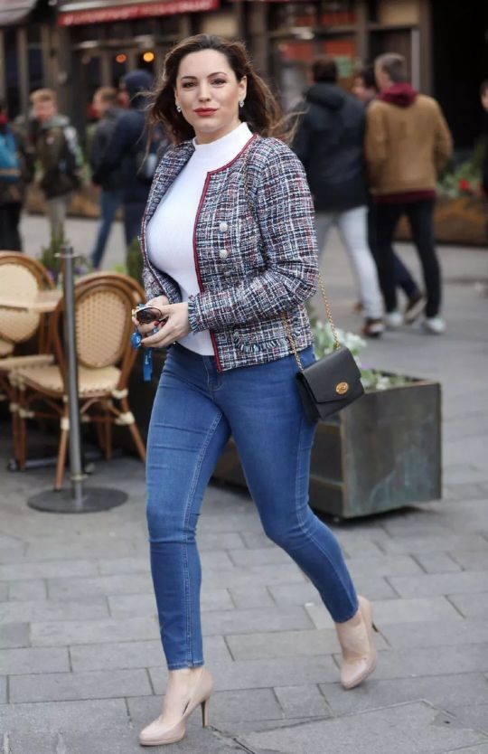 The plus size goddess—Kelly Brook (2) - iNEWS