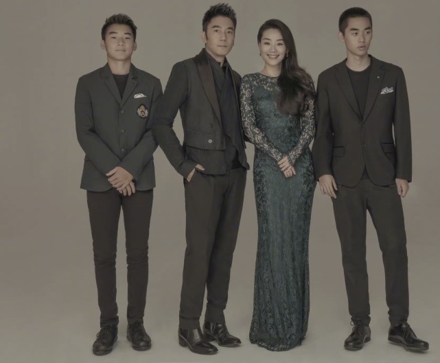 Lin Yilun and his wife celebrated their 26th anniversary with their son ...