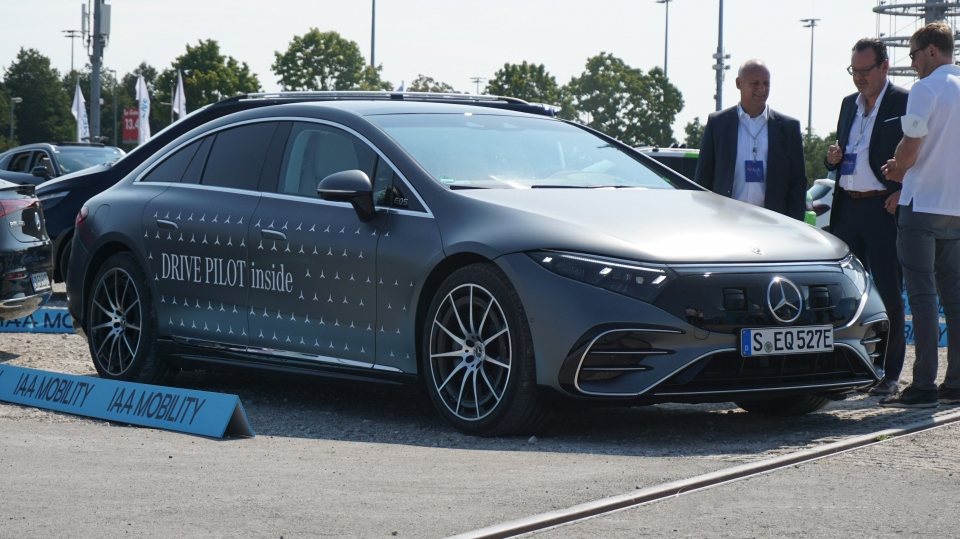 Mercedes-Benz EQS L3 automatic driving can only travel at a speed of 60 ...