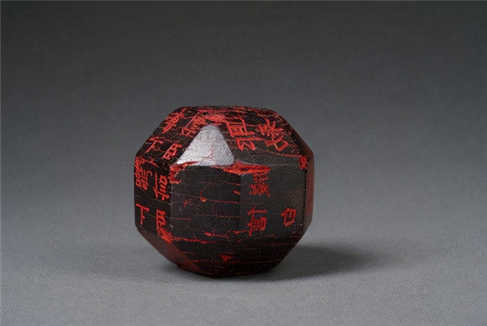 A student from Shaanxi picked up a 26-sided "dice", and it was only 10 ...