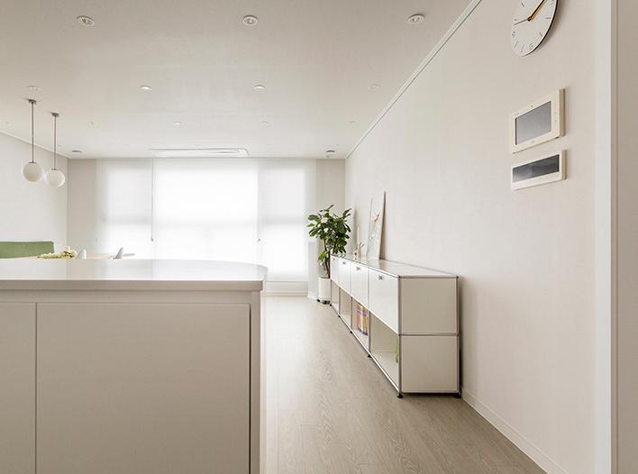 The whole house of 165 square meters has only two shades of gray and ...